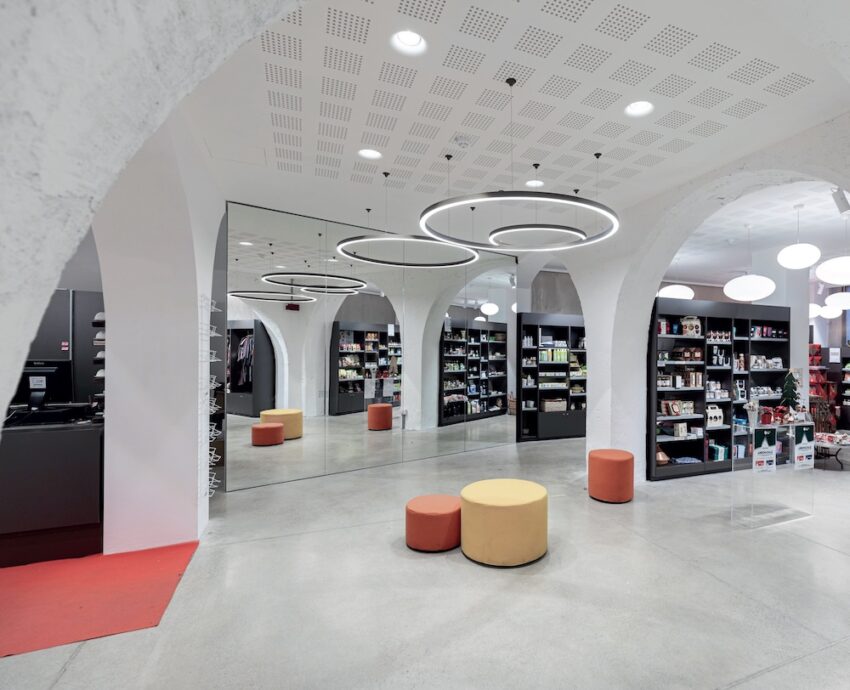 Saint-Gobain: controsoffitti estetici e acustici per il Centro Pime a ...